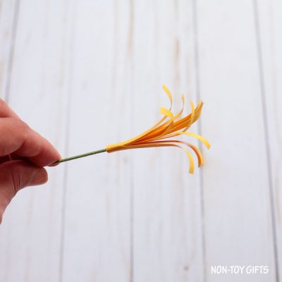Handprint Flower Bouquet - Easy Kid Craft For Teachers Or Mother's Day