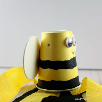 Paper Cup Bee WIndsocks Craft For Kids - Easy Spring Craft