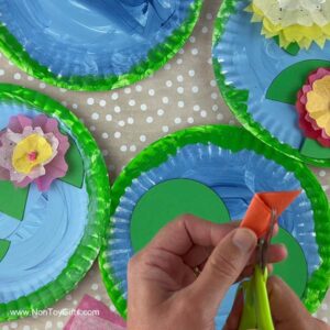 Paper Plate Pond Craft for Kids (with FREE Printable) - Non-Toy Gifts