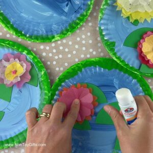 Paper Plate Pond Craft for Kids (with FREE Printable) - Non-Toy Gifts