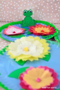Paper Plate Pond Craft for Kids (with FREE Printable) - Non-Toy Gifts