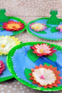 Paper Plate Pond Craft for Kids (with FREE Printable) - Non-Toy Gifts