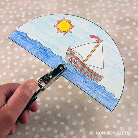 Under The Sea Spinner Craft For Kids With PRINTABLE - Non-Toy Gifts